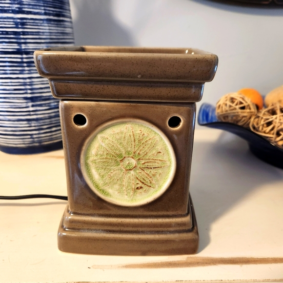 Scentsy | Accents | Scentsy Full Size Wax Candle Warmer Green Lotus ...